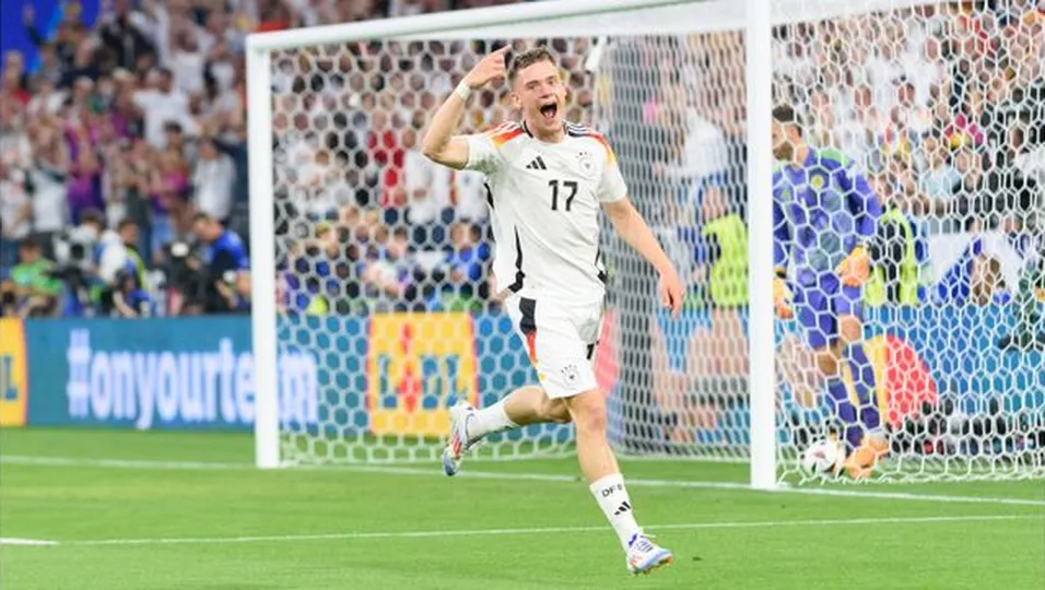 Süßer Moment von Niclas Füllkrug & Tochter Emilia bei Deutschland-Sieg | BUNTE.de