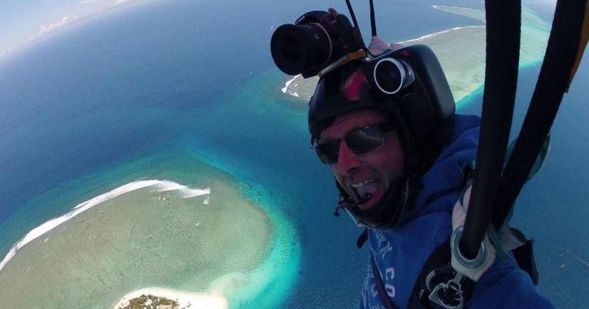 Fallschirmspringer aus England: Unglaublich: Sturz aus 3.500 Metern ...