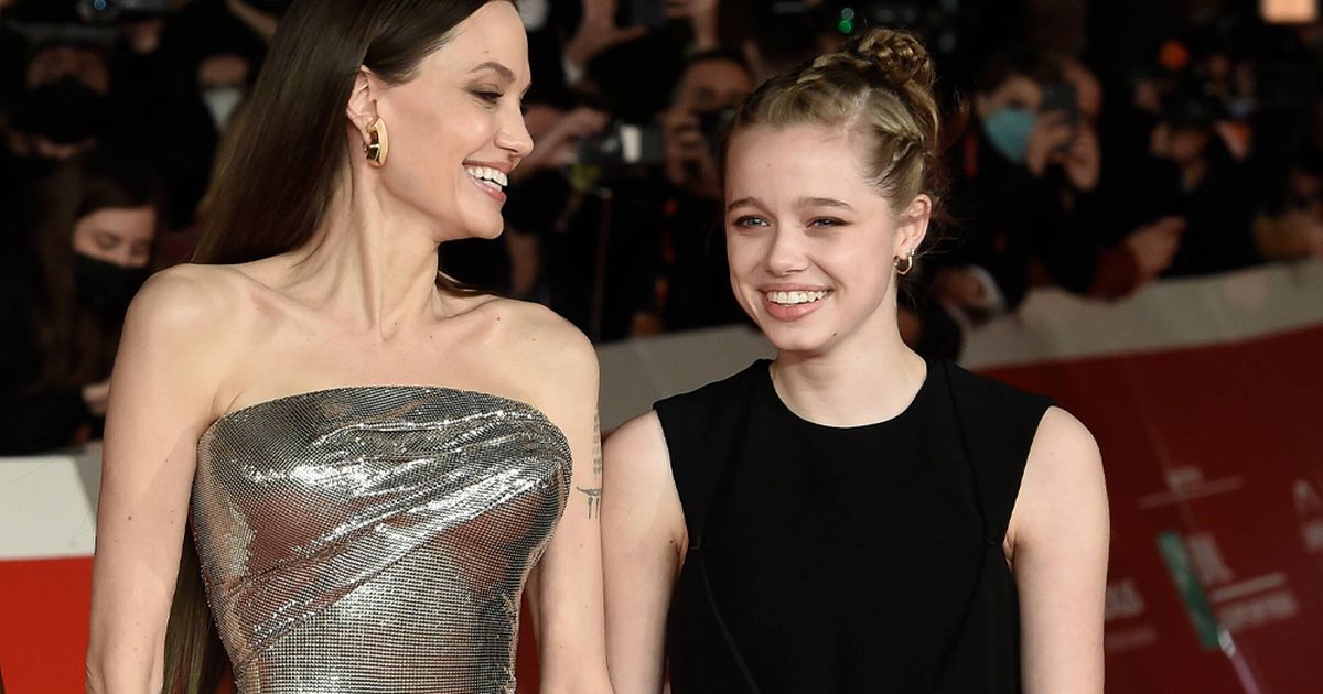 Angelina Jolie Rare Photo With Daughter Shiloh Celebrity Gossip News