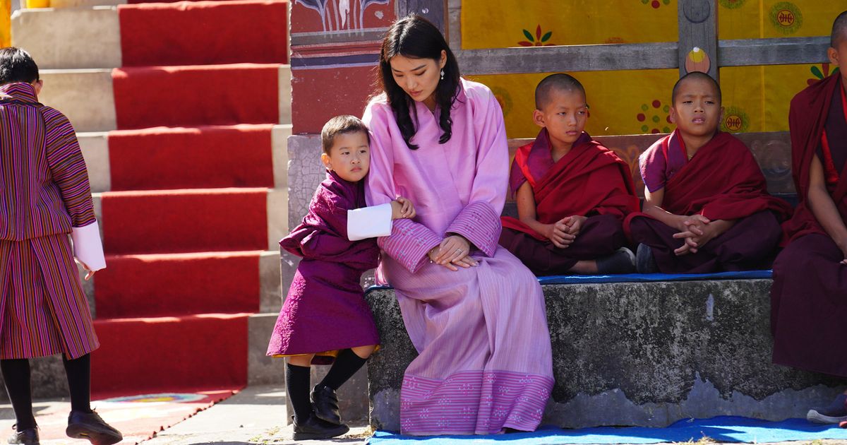 Jetsun Pema von Bhutan: Süßer Familien-Auftritt mit ihrem Nesthäkchen | BUNTE.de