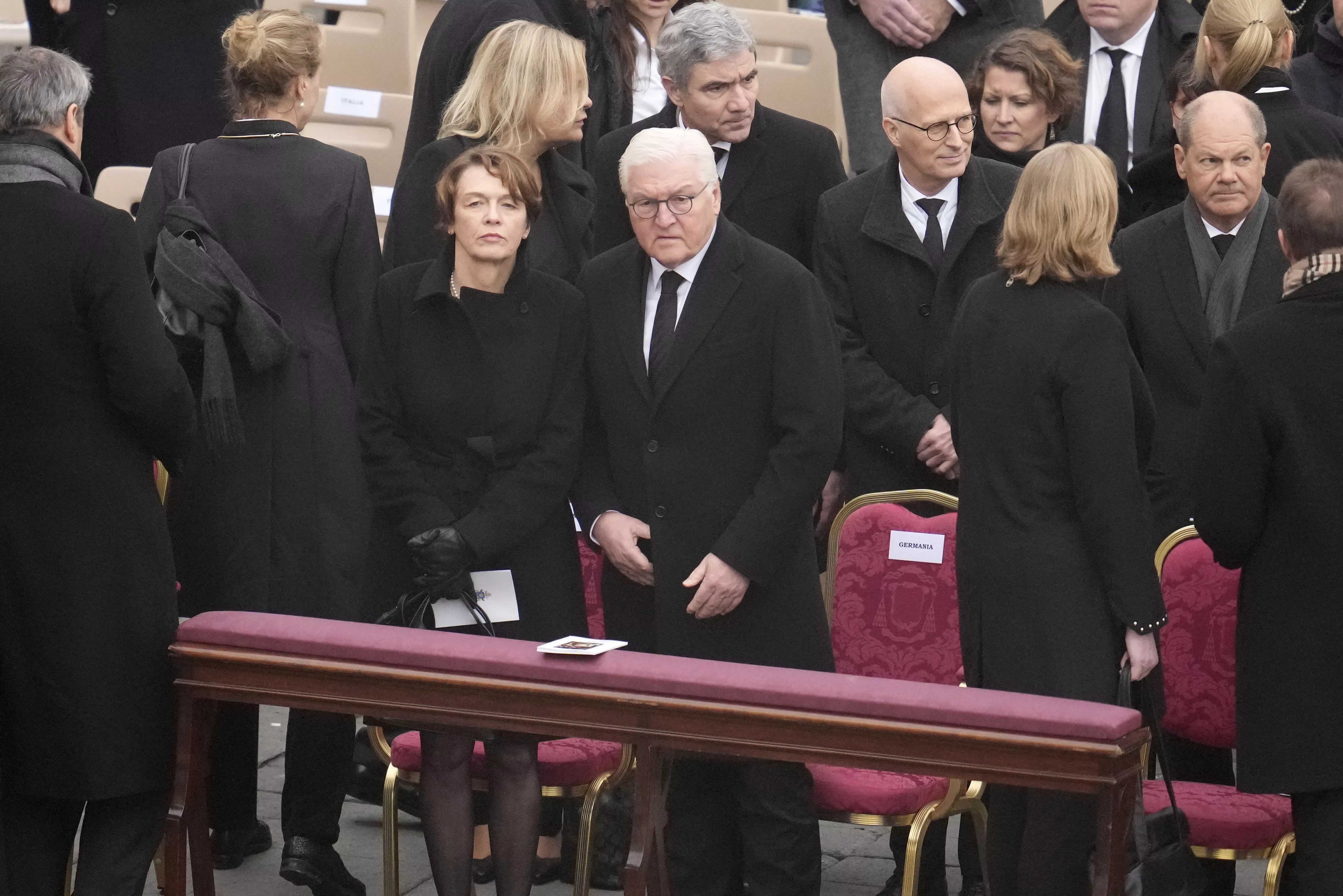 Trauerfeier in Rom: Die Welt nimmt Abschied von Papst Benedikt XVI ...