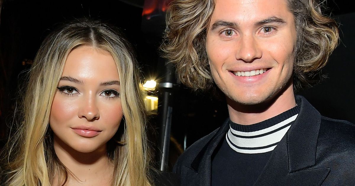 "Outer Banks"-Star Chase Stokes: So gab er seine Liebe zu Co-Star ...