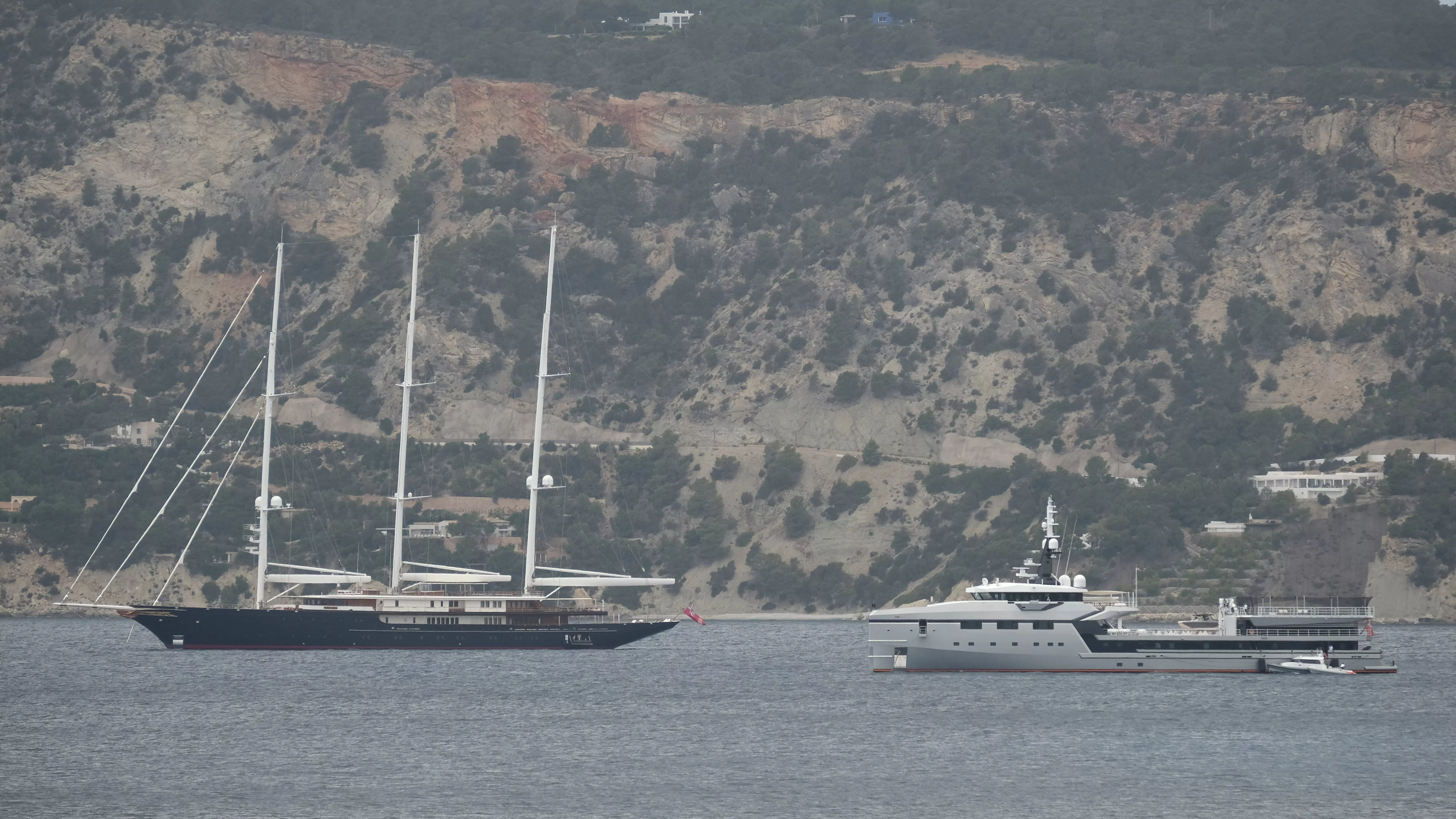 Amazon-Gründer Jeff Bezos: Er urlaubt auf 470-Mio-Euro-Yacht | BUNTE.de