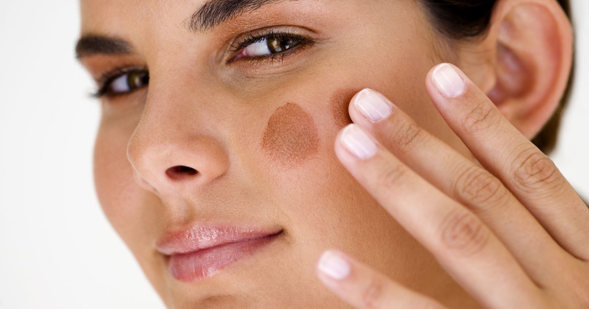 TikTok-Beauty-Trend: Darum mischen wir jetzt blaue Tropfen in unsere ...