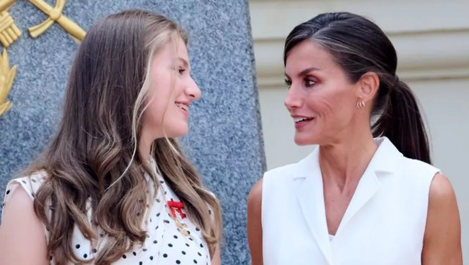 Letizia von Spanien pretty in pink – doch beim Urlaubs-Foto muss sie ...