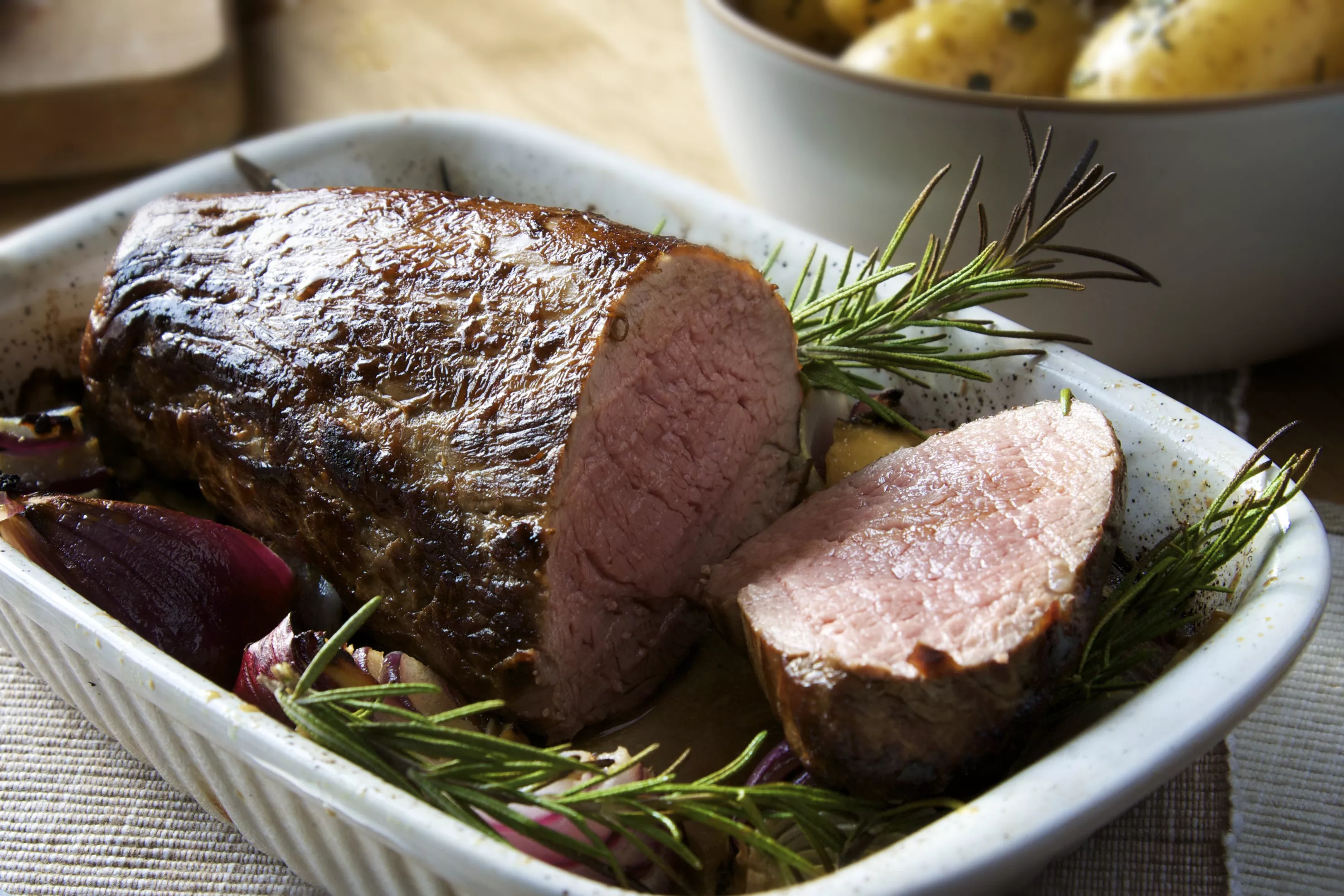 Geschmorte Kalbsschulter in Barolo: Schuhbecks Bratenklassiker macht ...