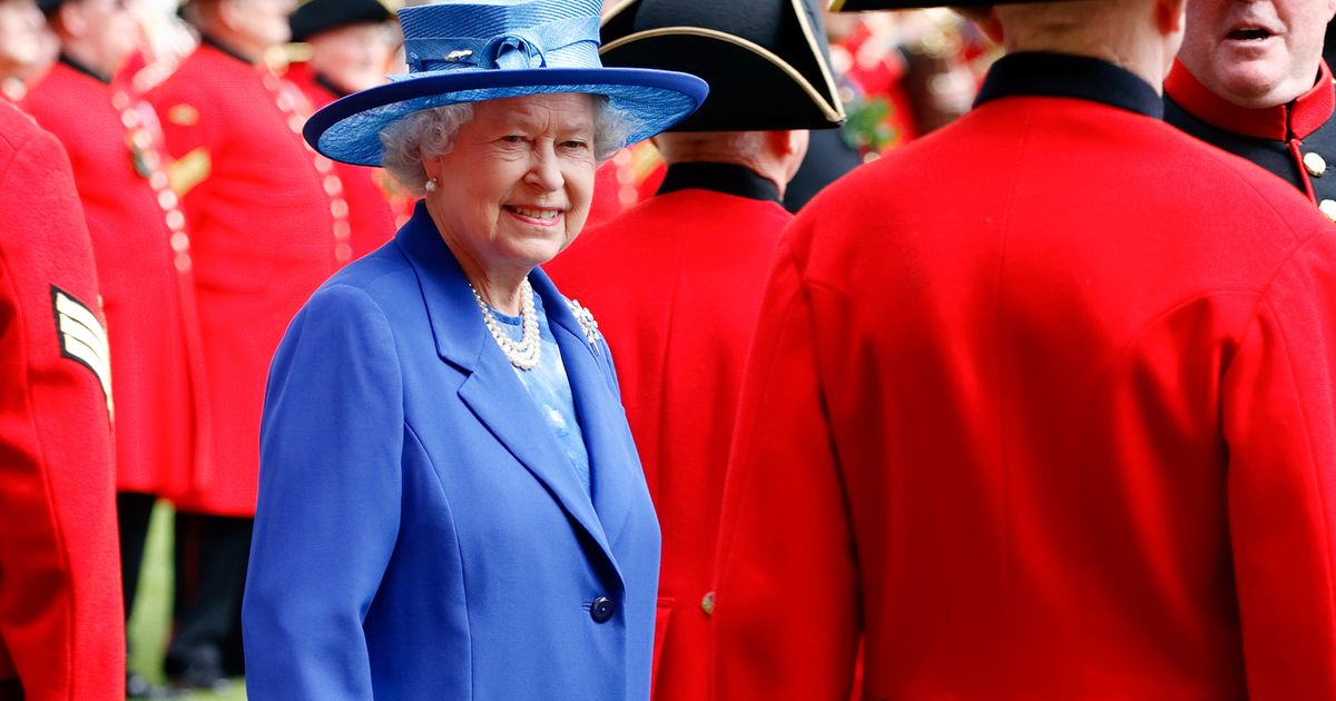 Queen Elizabeth II. (†96): Das System hinter den Kleidern der Königin ...