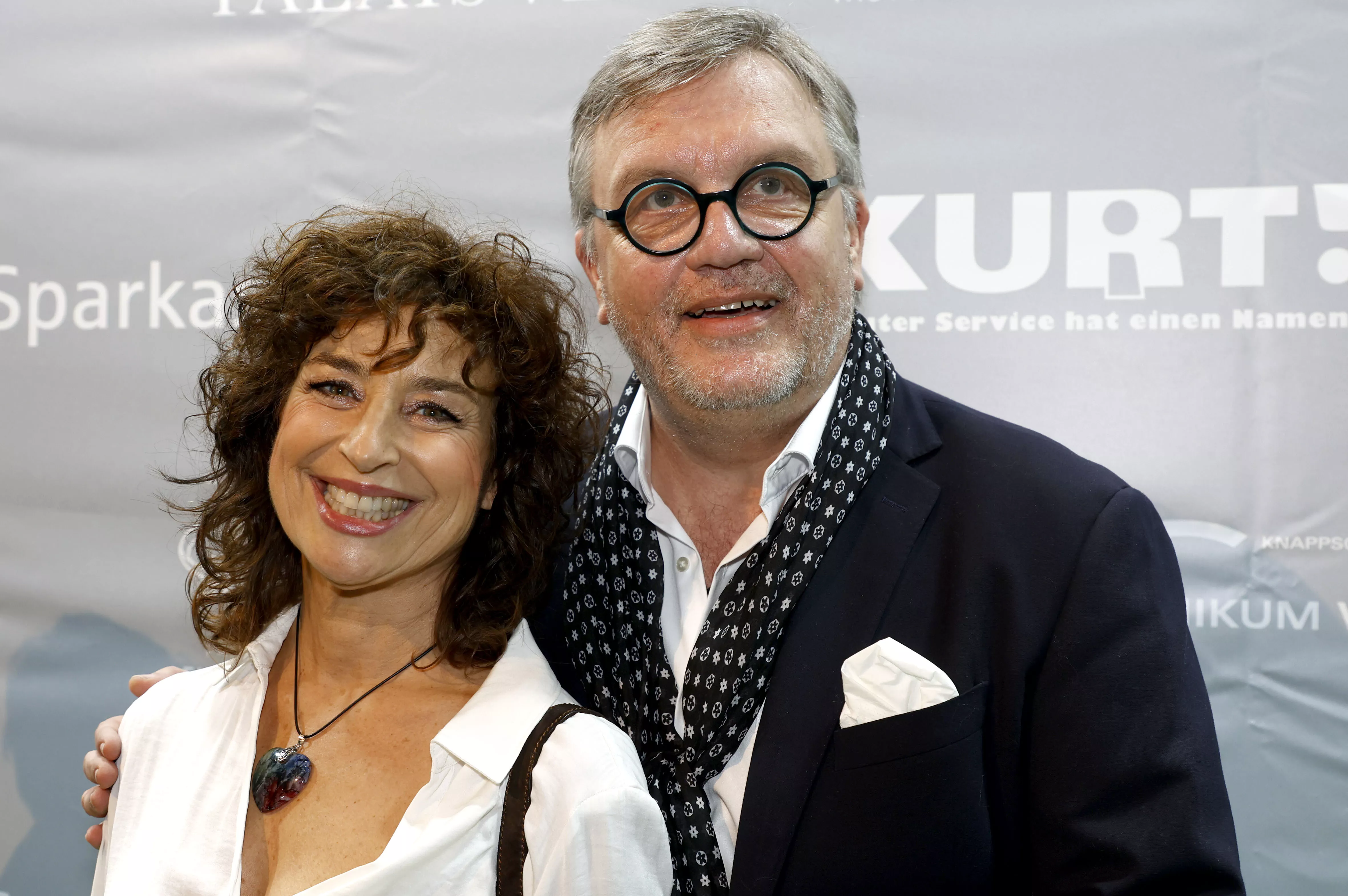 Hape Kerkeling zeigt sich nach drei Jahren endlich wieder auf dem roten Teppich | BUNTE.de