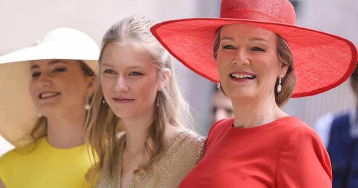 Mathilde von Belgien in Rot zieht beim Nationalfeiertag alle Blicke auf ...