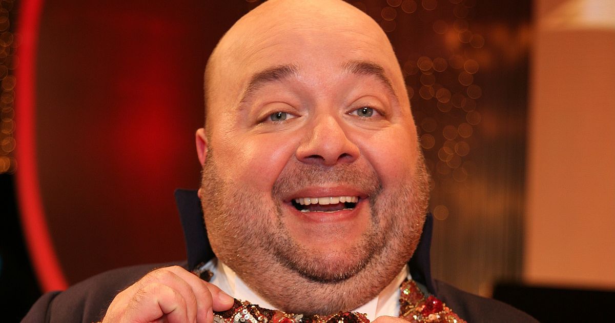 Dirk Bach (†51): Die rosa Bank auf seinem Grab ist verschwunden | BUNTE.de