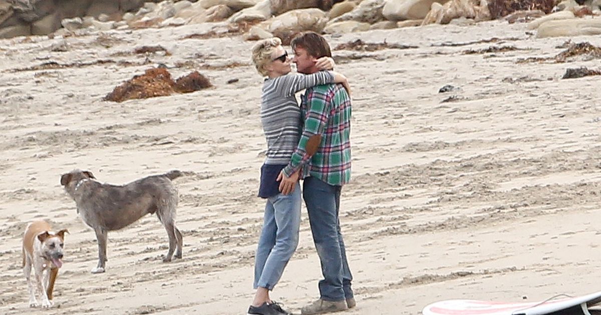 Sean Penn: Strand-Turtelei mit Charlize Theron | BUNTE.de