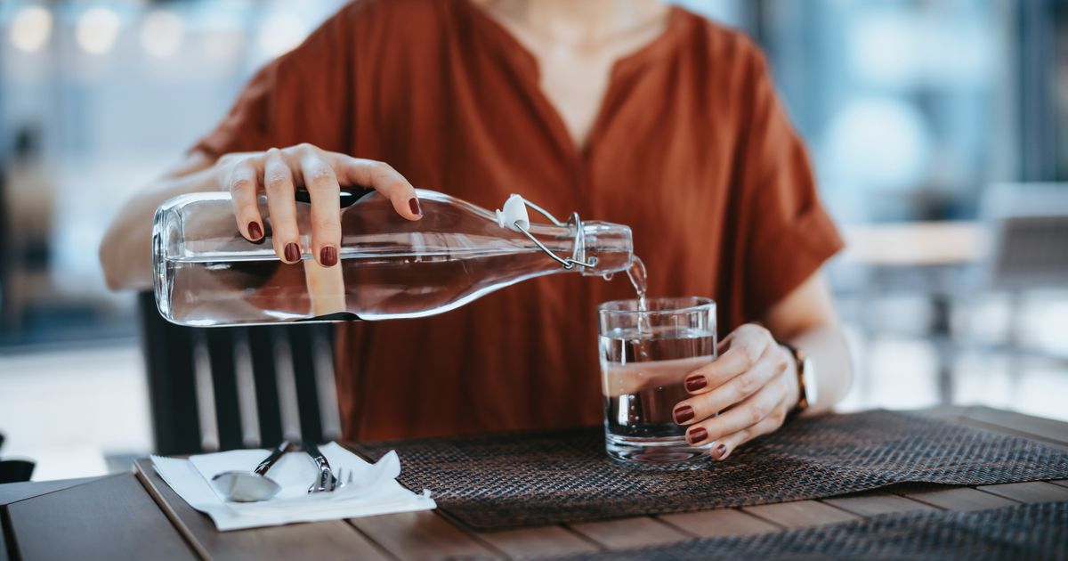 Zwei Liter am Tag: Mit 5 Tipps schaffst du es, endlich mehr Wasser zu ...