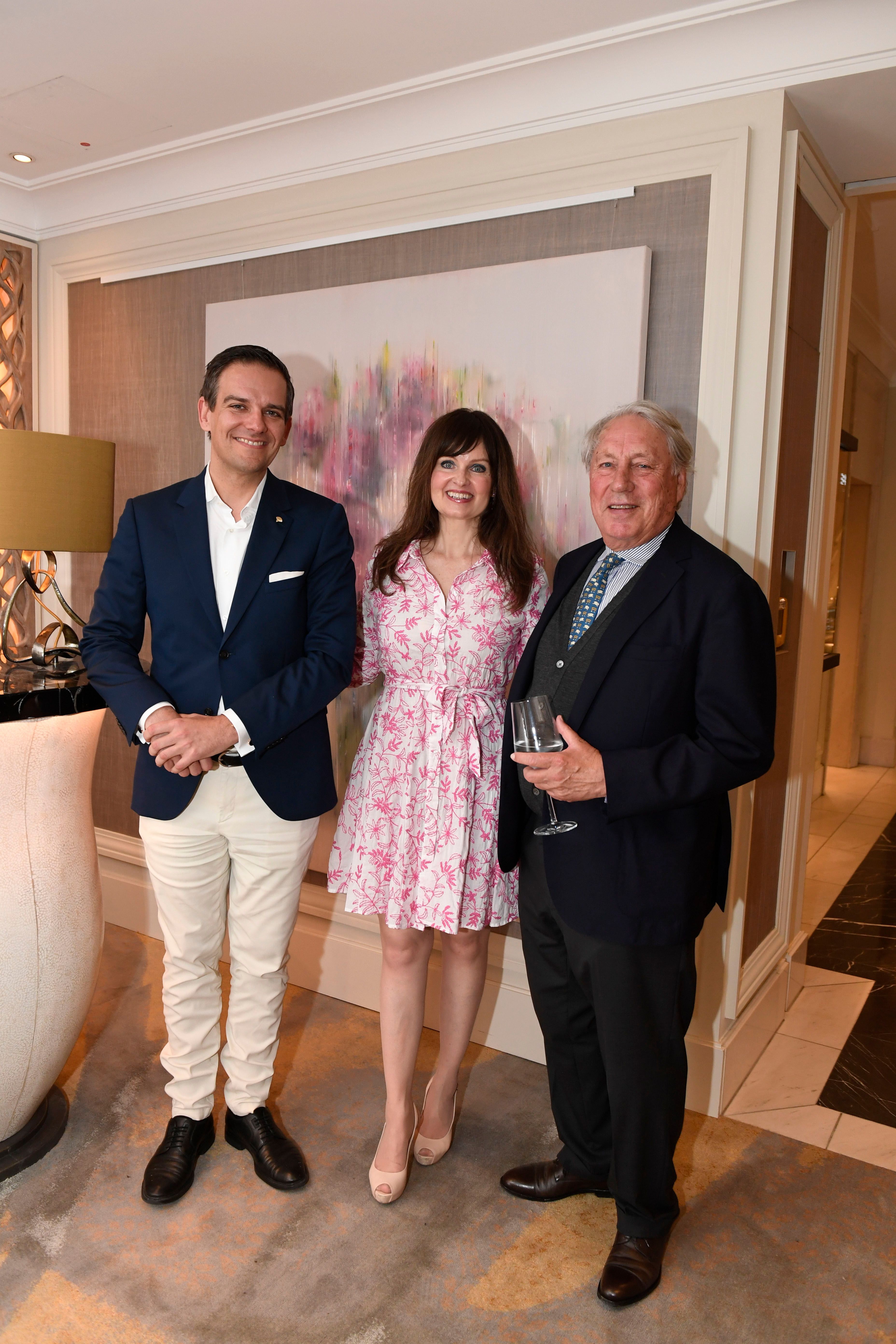 "Flower Power": Blütenpracht und Promi-Besuch im Münchener Luxushotel ...