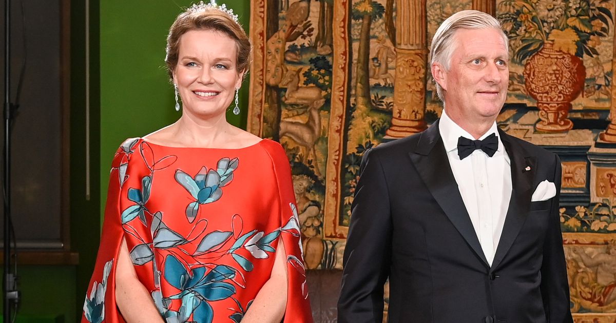 Mathilde von Belgien greift zu einem farbenfrohen Kleid | BUNTE.de