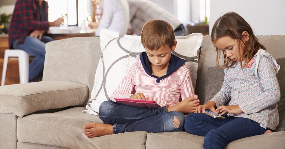 Erziehung: Wenn Kinder nur am Handy hängen | BUNTE.de