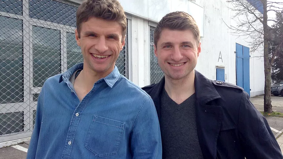 Thomas Müller: Witziges Foto: Er zeigt uns seinen Bruder | BUNTE.de