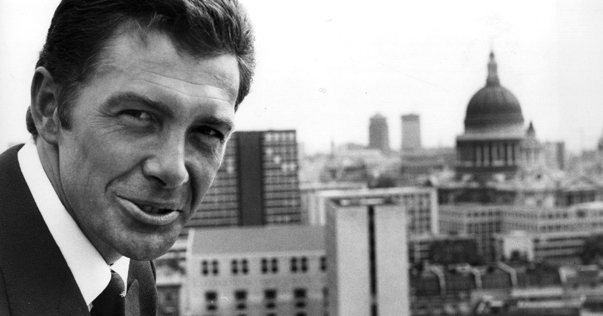 Lewis Collins: "Die Profis"-Star ist tot | BUNTE.de