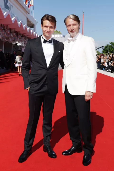 Mads Mikkelsen: Bildhübsch! In Venedig zeigt er seinen Sohn Carl - Bildergalerie bei BUNTE.de