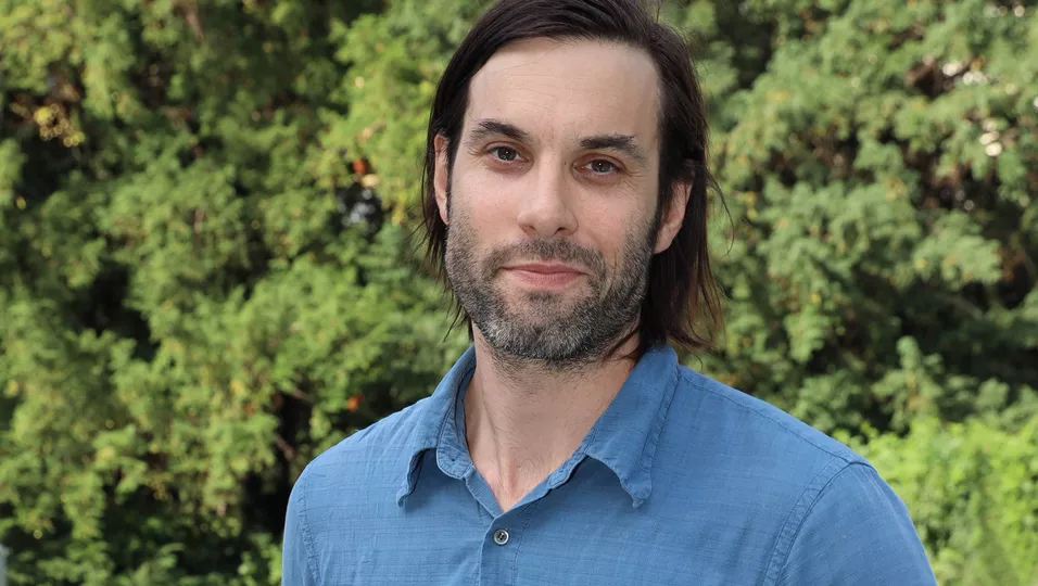 TV-Kommissar Max Simonischek: Ich habe zwei Väter und Mütter | BUNTE.de