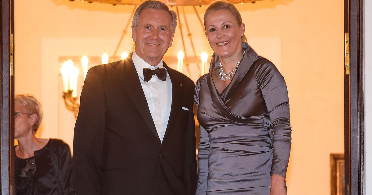 Christian & Bettina Wulff: Sie brilliert in seidigem Grau | BUNTE.de