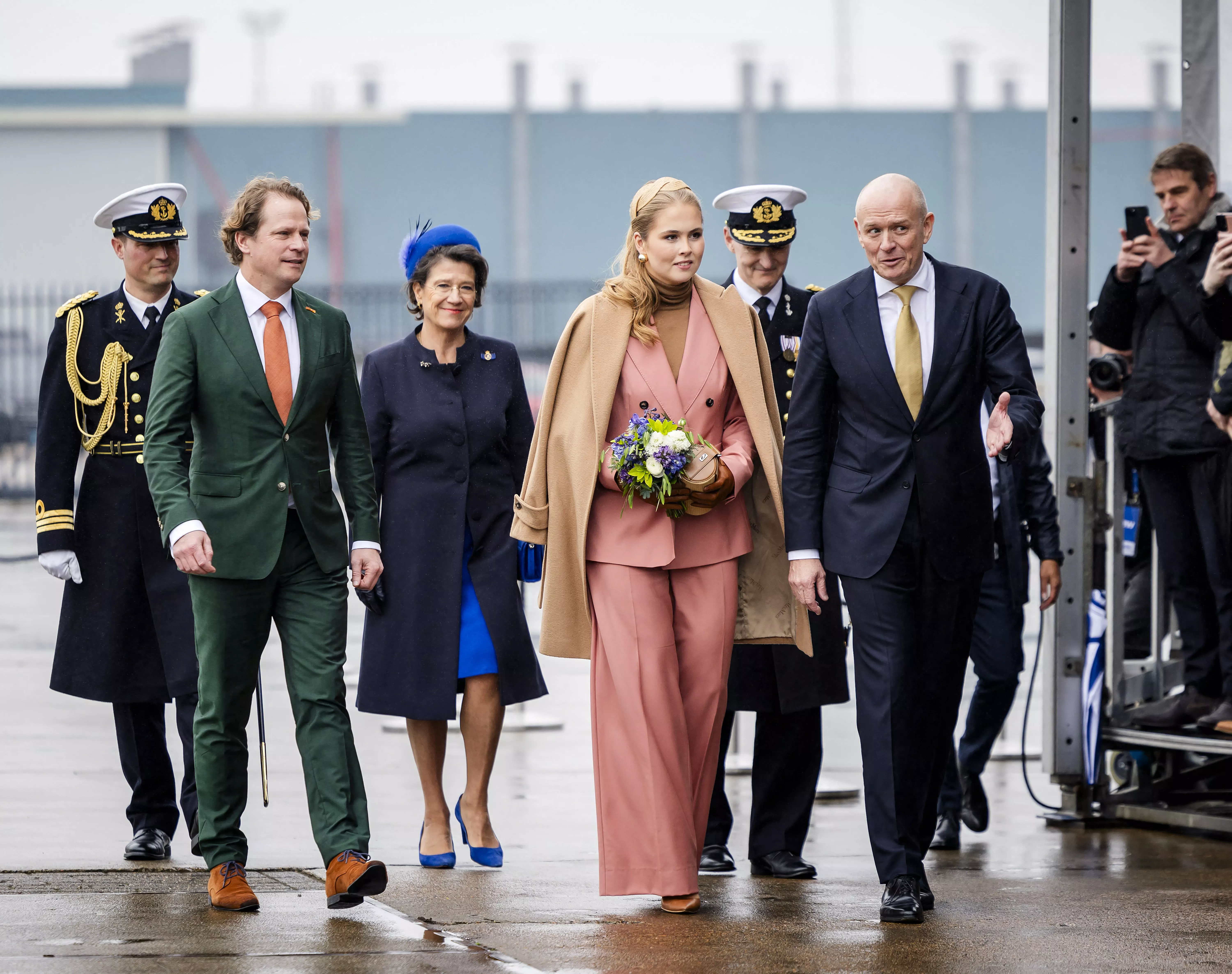 Amalia der Niederlande meistert erfolgreich ihren ersten Solotermin ...