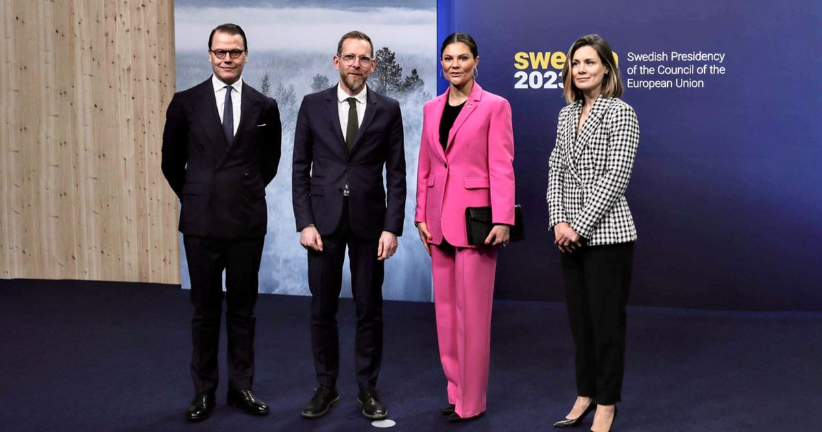 Victoria von Schweden pretty in pink – doch ein Accessoire hat es in ...